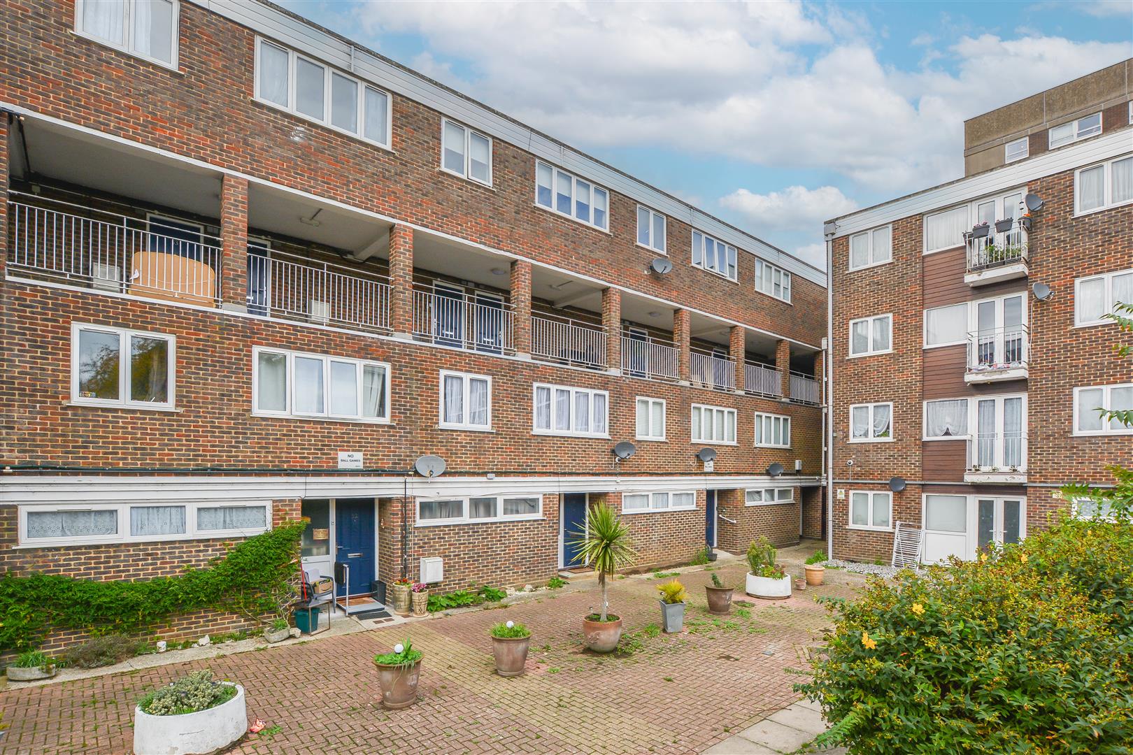Sir Francis Way, Brentwood - Keith Ashton